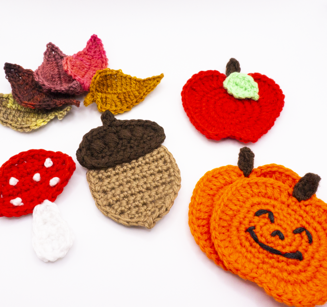 Crochet an Apple Applique - Free Pattern - Autumn/Fall Decor - Jess ...