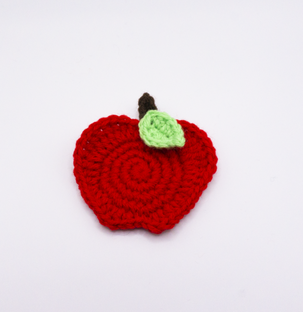 Crochet an Apple Applique - Free Pattern - Autumn/Fall Decor - Jess ...